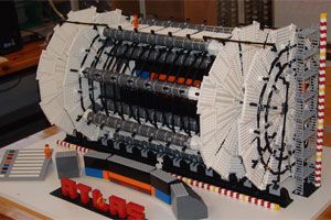Teilchendetektor des Large Hadron Colliders aus Lego nachgebaut ...