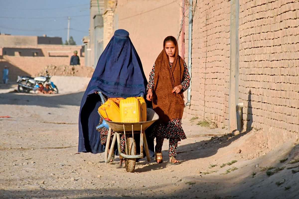 Afghanische Frauen können allein aufgrund ihres Geschlechts Anspruch ...