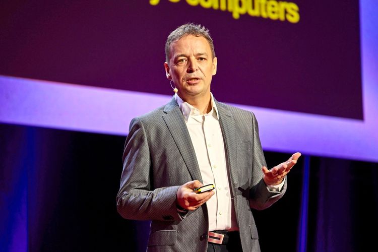 KI-Forscher Joscha Bach: "Wäre überraschend, wenn Superintelligenz ...