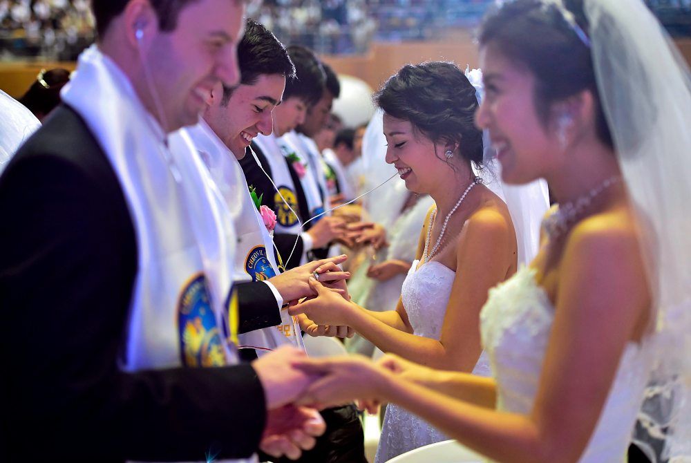 Südkoreanische Moon-Sekte feierte umstrittene Massenhochzeit ...