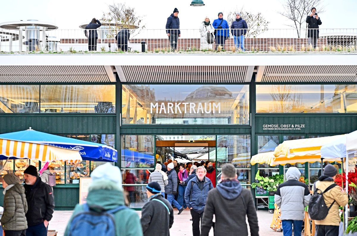 Neue Halle eröffnet: Wiener Naschmarkt jetzt mit "Marktraum" - Wien ...