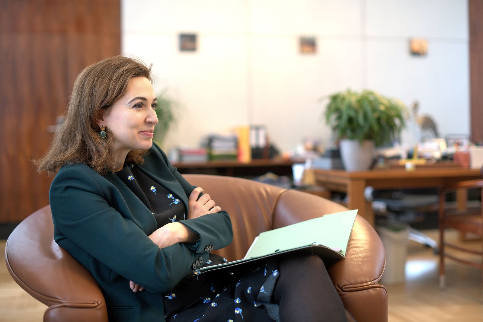 Im Büro bei Ministerin Alma Zadić - Cremers Photoblog - derStandard.at ...