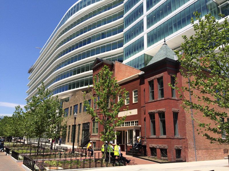 Der Mann, der Häuser versetzen kann - Wohnbau International ...