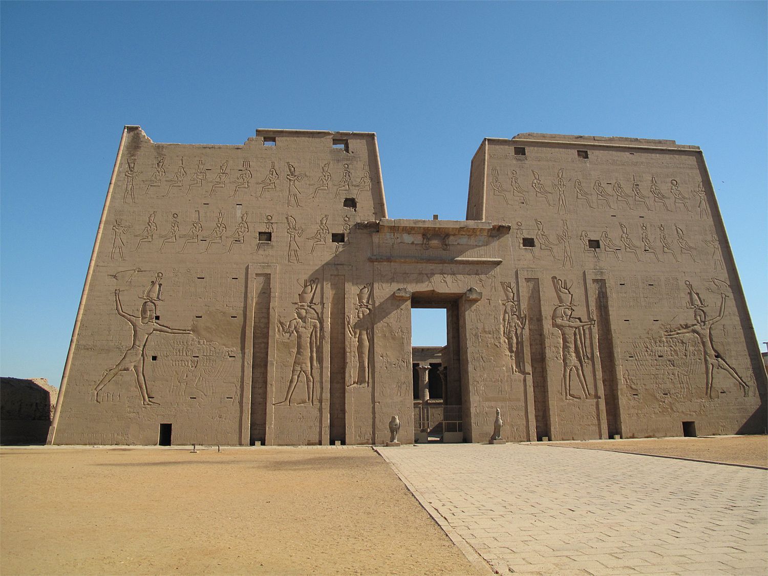 Inschriften und Gold bei Restaurierung des riesigen Tempels von Edfu entdeckt - Archäologie ...