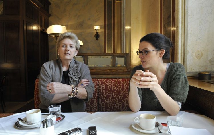 Maria Rauch-Kallat und Barbara Blaha - Cremers Photoblog - derStandard ...