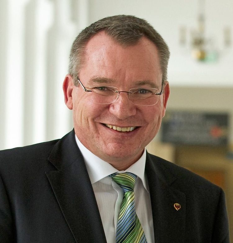 Ehemaliger Wohnbaulandesrat wird Chef der Neuen Heimat Tirol - Wohnbau ...