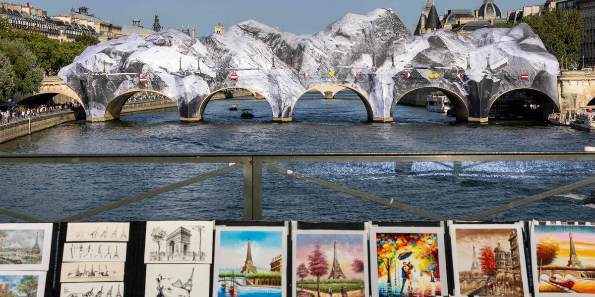 Verhüllte Brücke: Installation an Pariser Pont Neuf eröffnet - Bildende ...