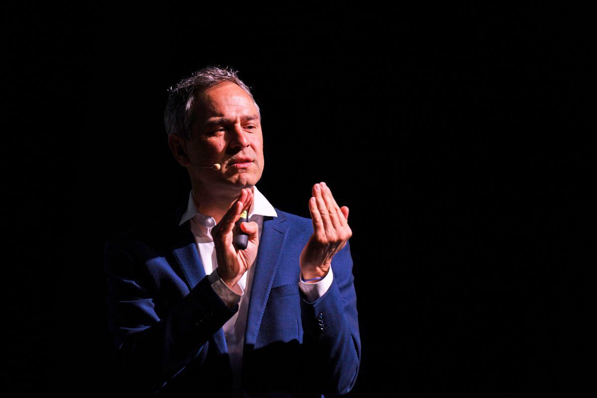 Daniele Ganser, der Star der Putin-Versteher - Österreich - derStandard ...