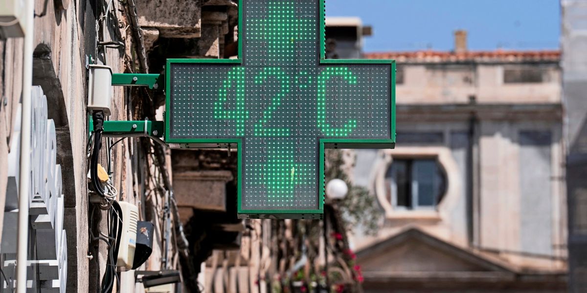 Zoe castelli f1 immediately within the door, somebody