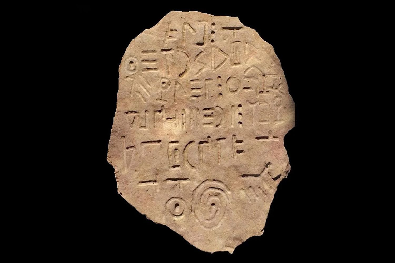 Steintafel mit rätselhafter Schrift bereitet Fachleuten Kopfzerbrechen ...