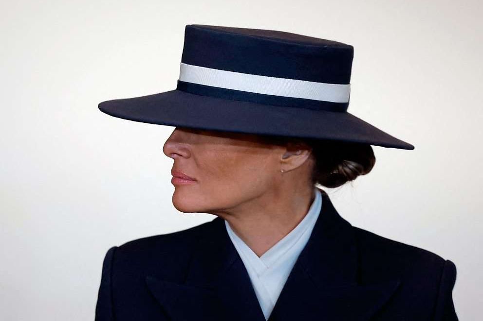 Ein Hut wie eine Kreissäge: Wieso versteckt sich First Lady Melania ...