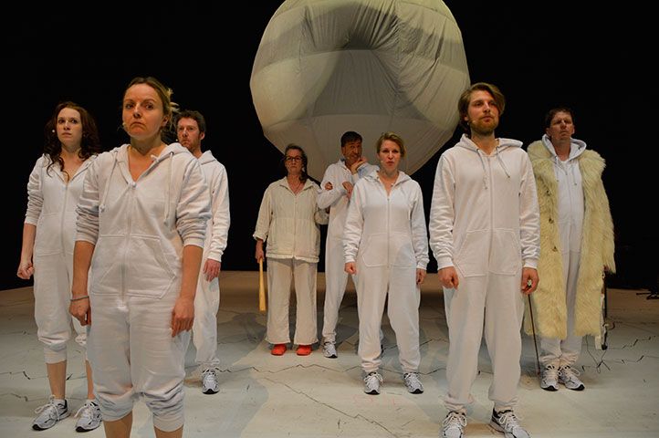 "Riot Dancer": Veränderung als Ausweg - Theater - derStandard.at › Kultur