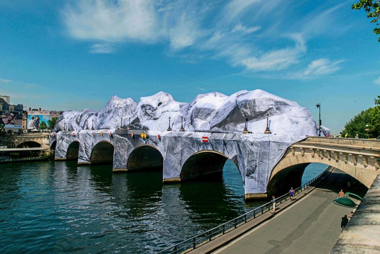Pont-Neuf-Brücke in Paris in Gedenken an Christo verhüllt - Kunst ...