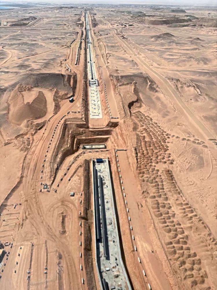 Neue Bilder: Nimmt "The Line" in der saudi-arabischen Wüste Form an ...