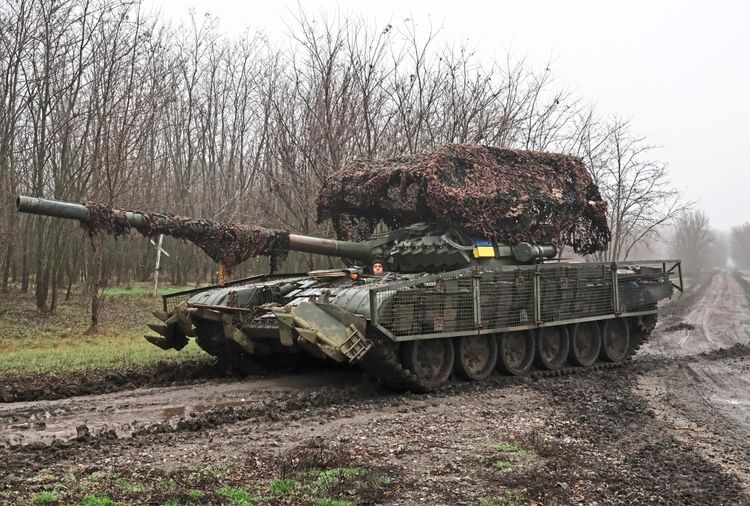 Leopard 2A6 gelingt angeblich der längste Panzertreffer in der ...