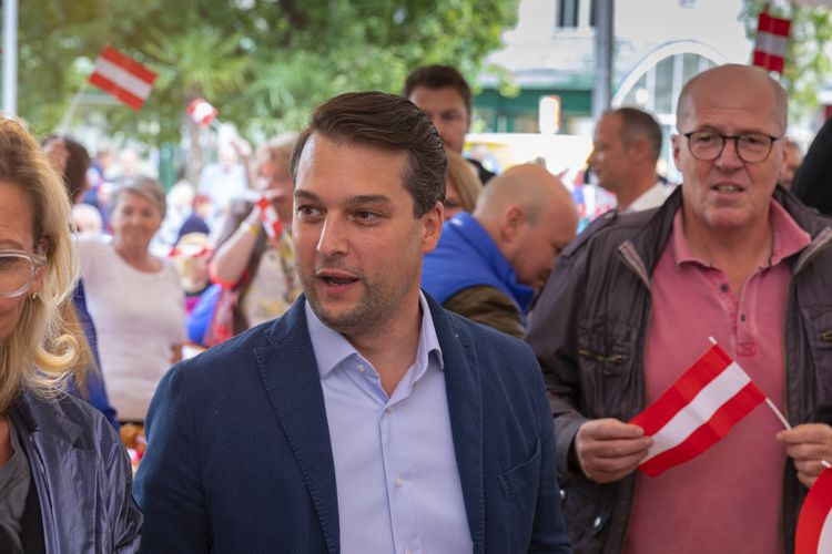 Dominik Nepp: Der Mann im Schatten - Wien - derStandard.at › Panorama