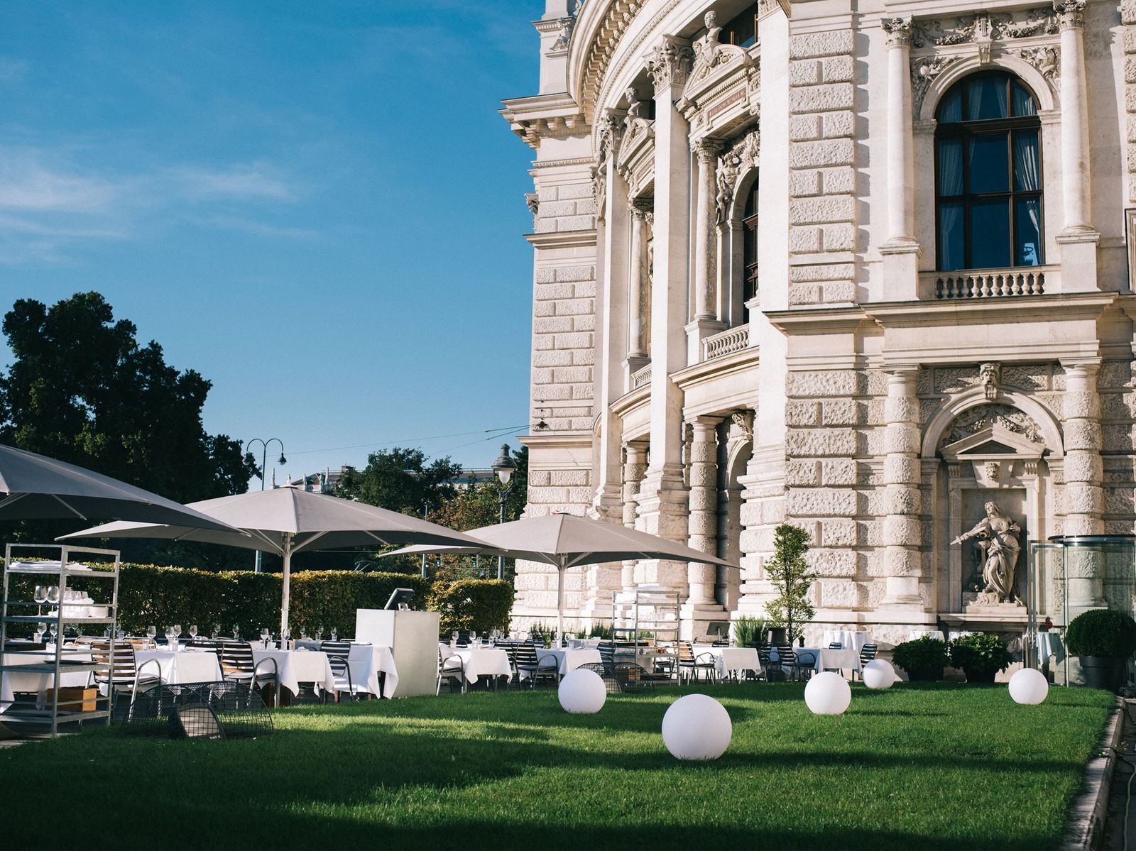 Stadt Wien steigt bei Vestibül, Café Ritter und einer Elektrofirma ein ...