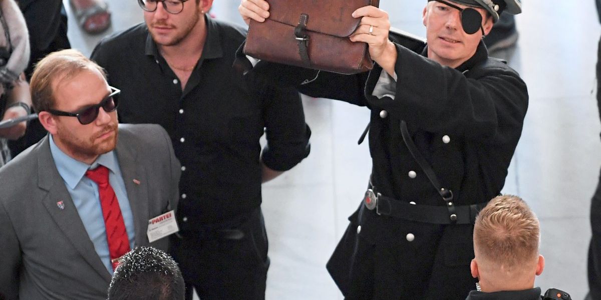 Ex-"Titanic"-Chef Sonneborn: EU-Rebell mit Zwinkersmiley - EU ...