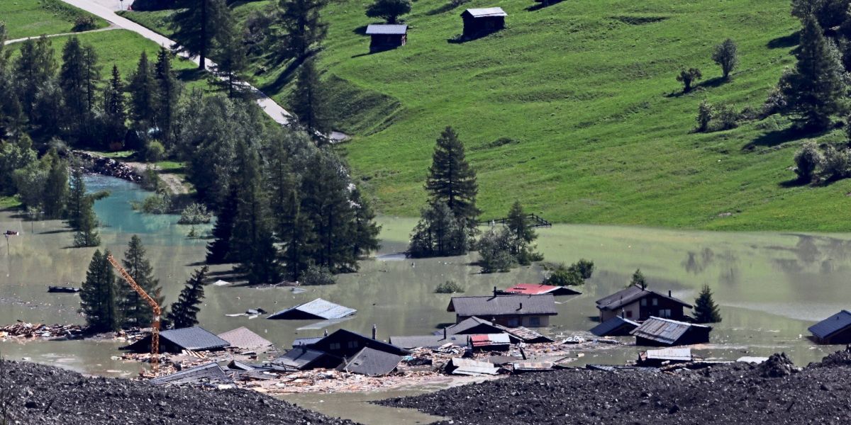 Gletscherabbruch in Blatten: Suche nach Vermisstem vorübergehend ...