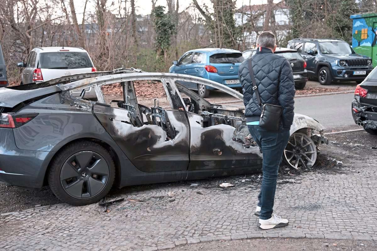 "Dogequest": Aktivisten doxxen Tesla-Eigentümer auf Website ...