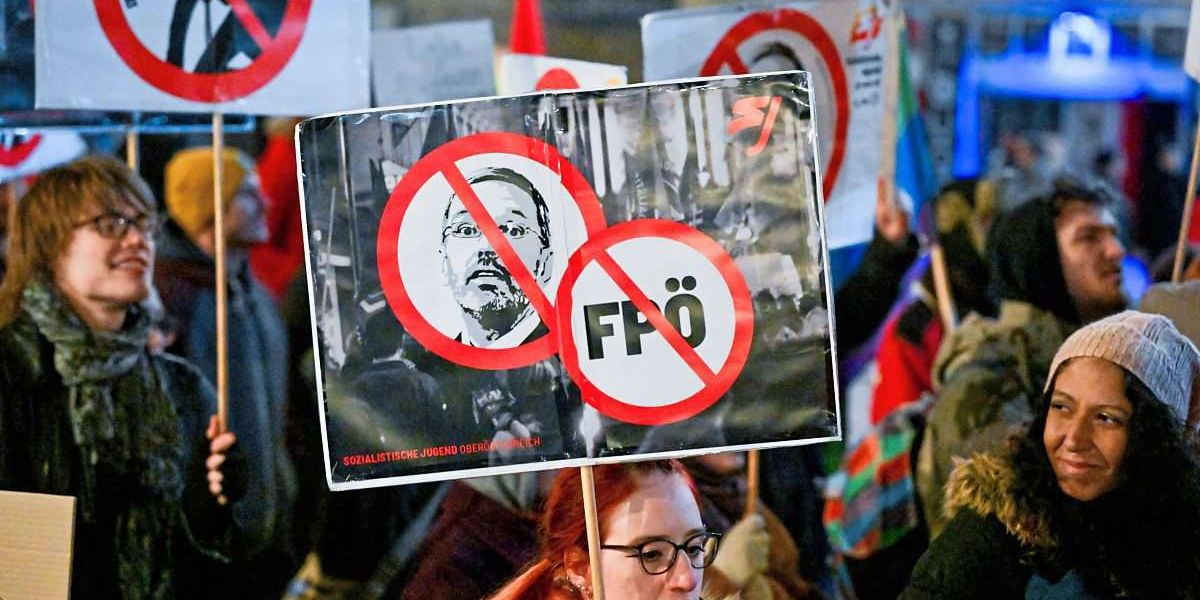 "Don't kiss Schmiss": 2.800 bei Demo in Linz gegen Burschenbundball ...