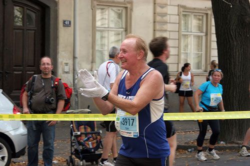Laufschuhhändler Tony Nagy: Abschied von einer Legende - Rotte rennt ...
