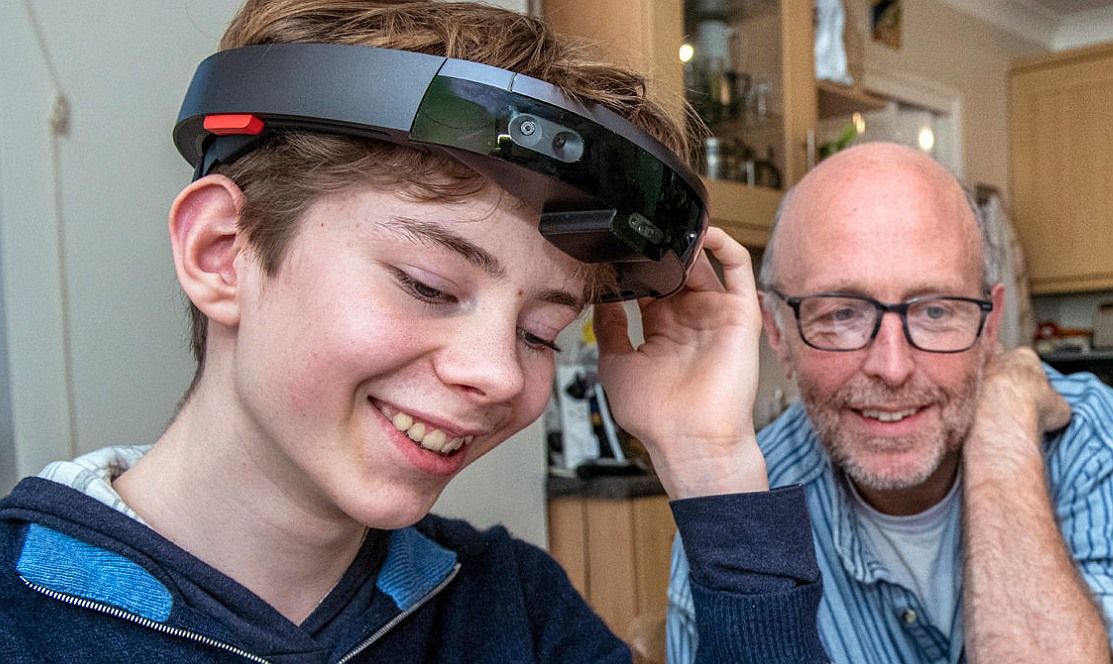 Wie künstliche Intelligenz blinden und tauben Menschen im Alltag helfen kann - Innovationen ...