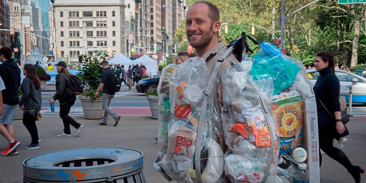 Trash-Suit-Aktivist spricht im Gartenbaukino über Food Waste - Ökologie ...