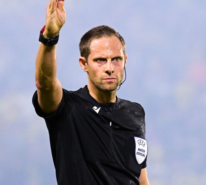 Schiedsrichter Lechner entschuldigt sich nach falschem Elferpfiff: "Richtig angefressen ...