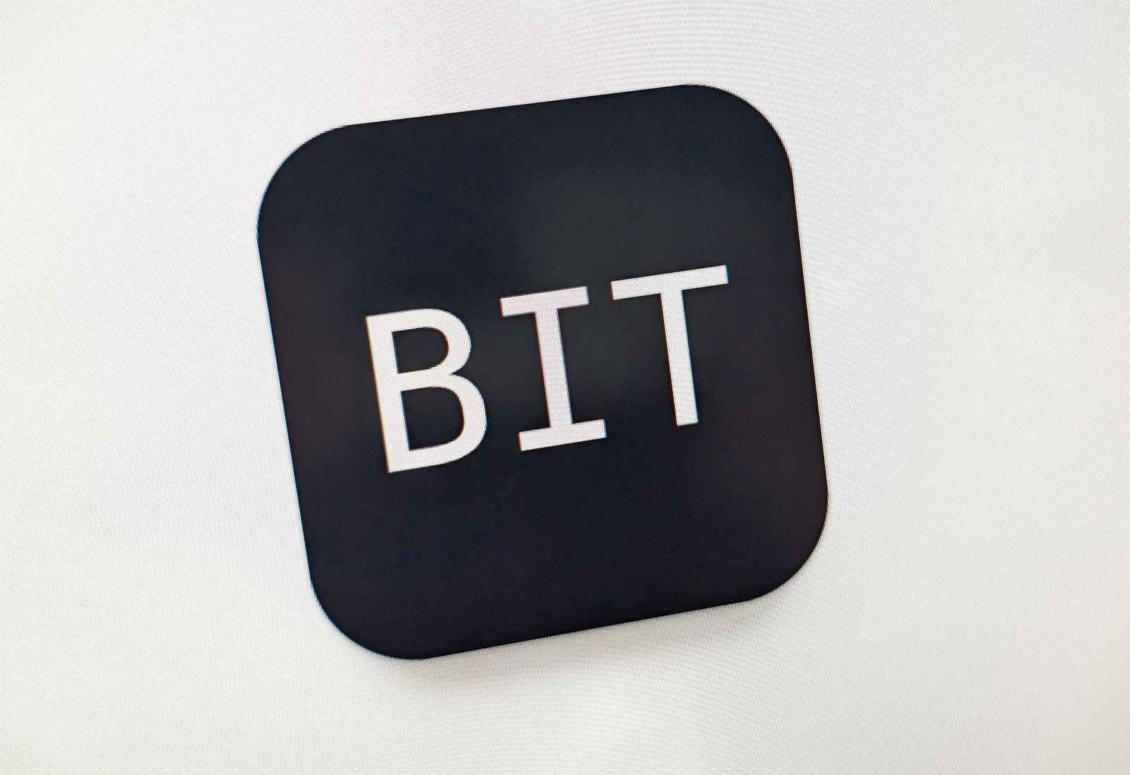 Bitchat: Ugander und Iraner sorgen für Run auf Offline-Messenger ...