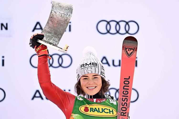 Julia Scheib fährt im Riesentorlauf von Sölden auf den dritten Platz ...