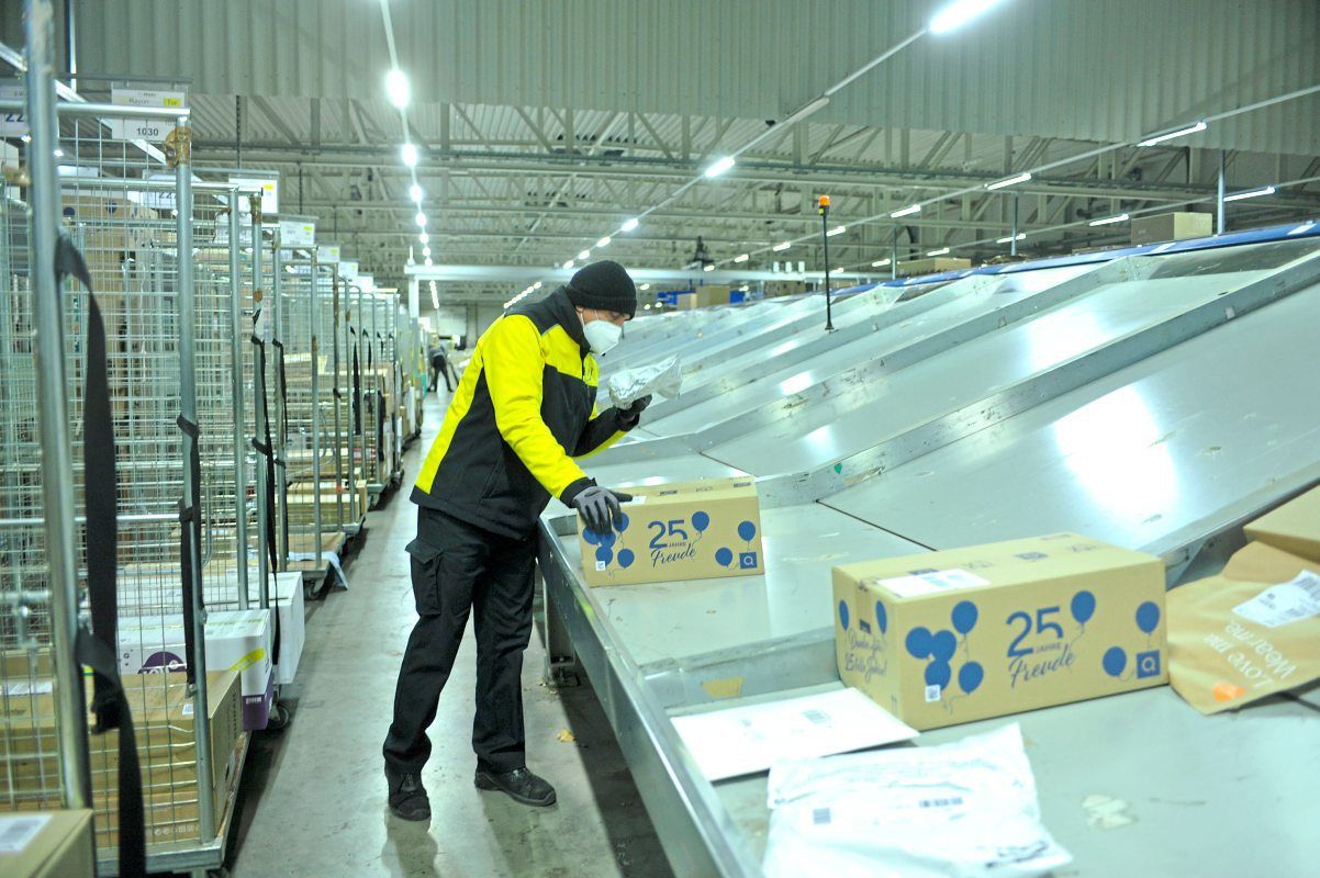 Wie sieht der Arbeitsalltag als Paketzusteller aus? - Job & Karriere ...