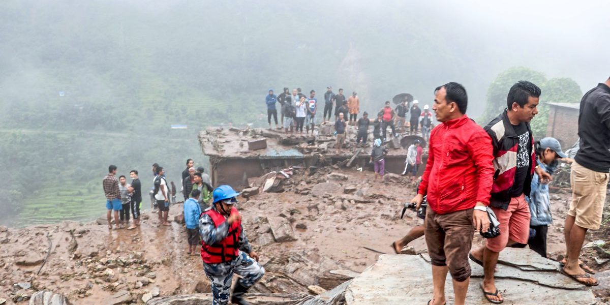 Mindestens elf Tote nach Erdrutsch in Nepal - Nepal - derStandard.at ...