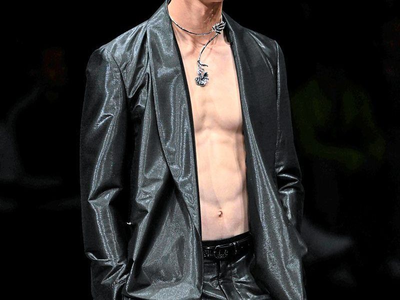 Krawatten und nackte Oberkörper bei der Männermodewoche in Mailand - Mode & Kosmetik ...