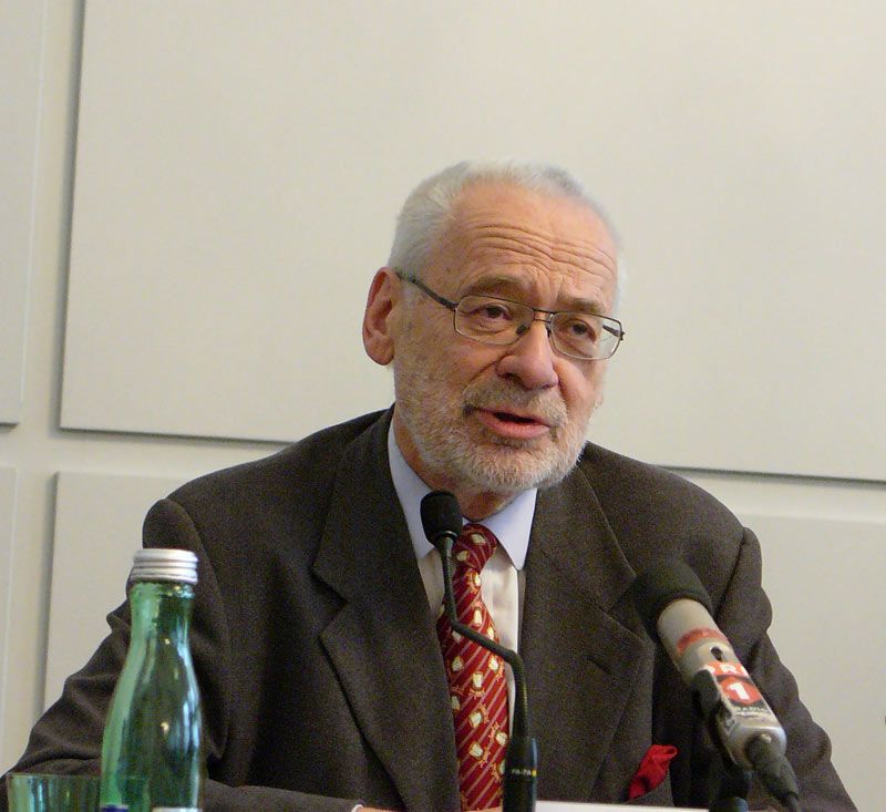 Amtsenthebung: "Auch der Vatikan macht Fehler" - Kirche - derStandard ...