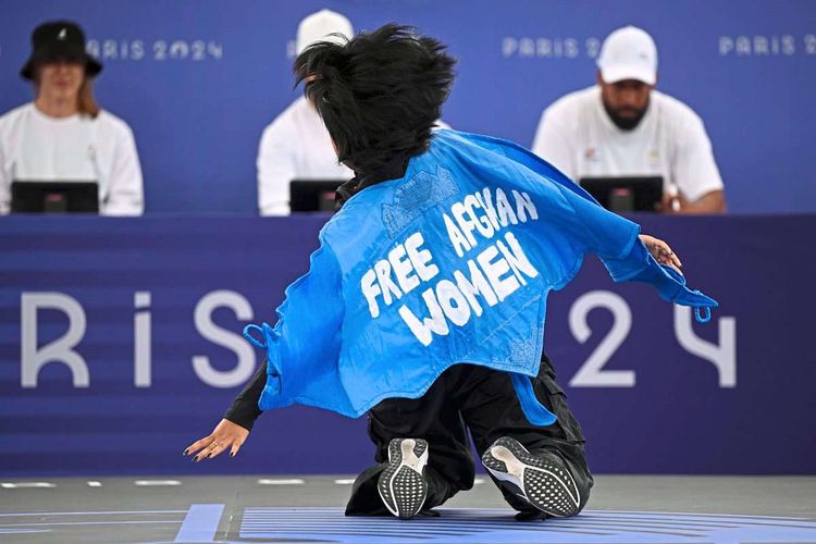 Afghanische Breakdancerin wegen Frauenrechte-Botschaft disqualifiziert ...