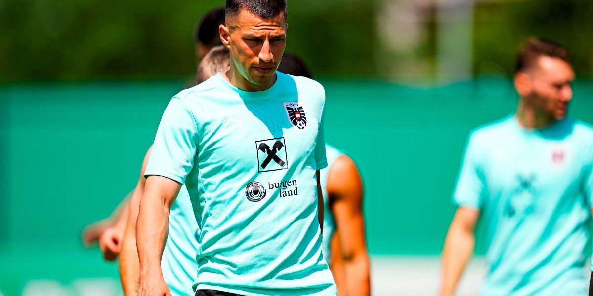 Stefan Lainer unterschreibt einen neuen Vertrag bei Borussia ...