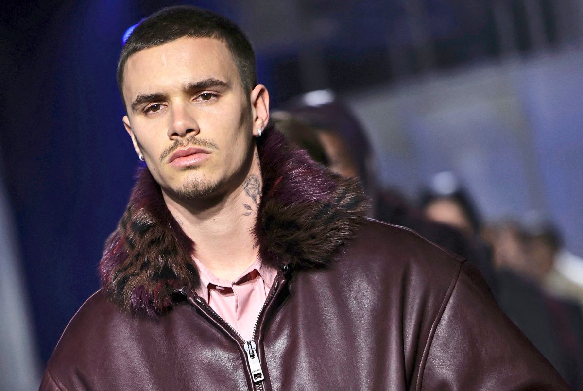 Winterkollektion von Burberry: Ausgehen an einem regnerischen Abend in ...