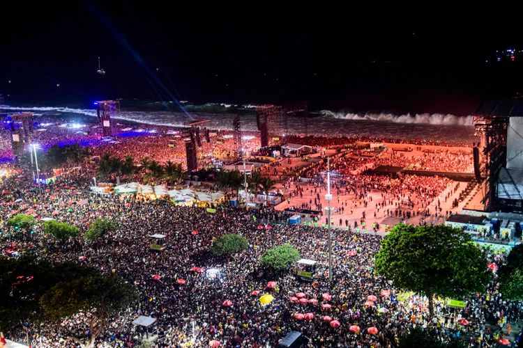 Lady Gaga gab ein Konzert vor 2,1 Millionen Menschen an der Copacabana ...