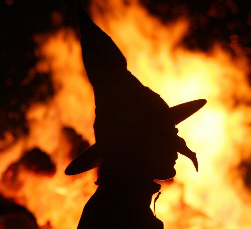 Wahrheit und Märchen über Hexen und ihre Verfolgung - Forschung Spezial ...