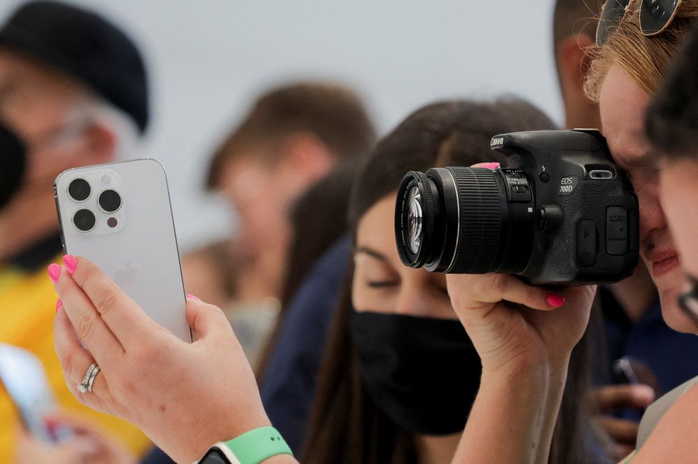 Warum es sinnlos ist, Smartphones mit "echten" Kameras zu vergleichen ...