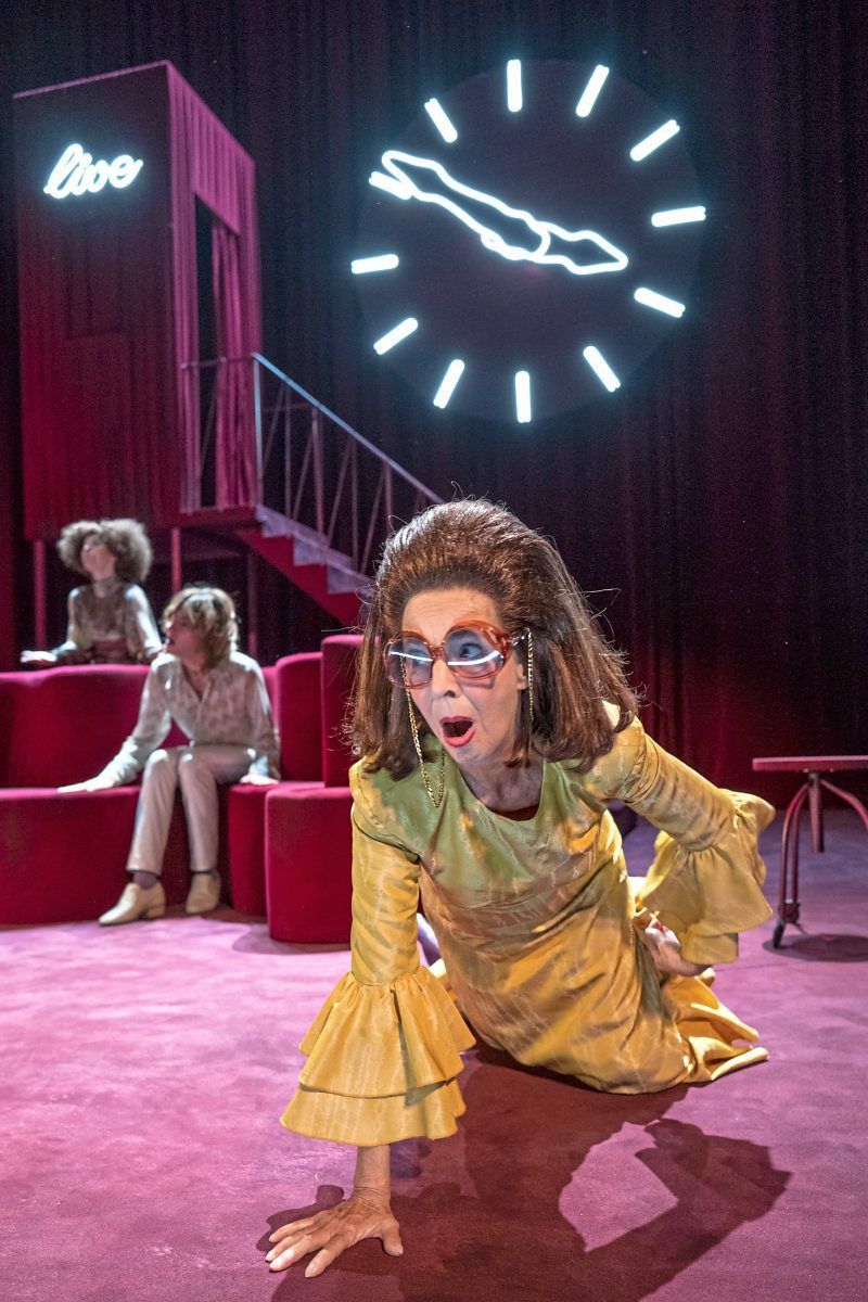 Party mit Hackebeil: "Die kahle Sängerin" am Schauspielhaus Graz ...