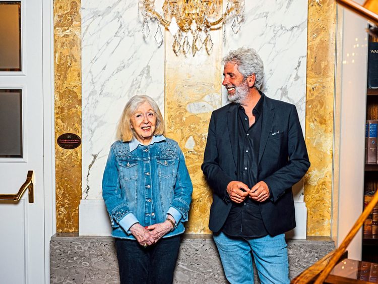 Dirk Stermanns leichtfüßiger "Lebensroman" über Erika Freeman ...