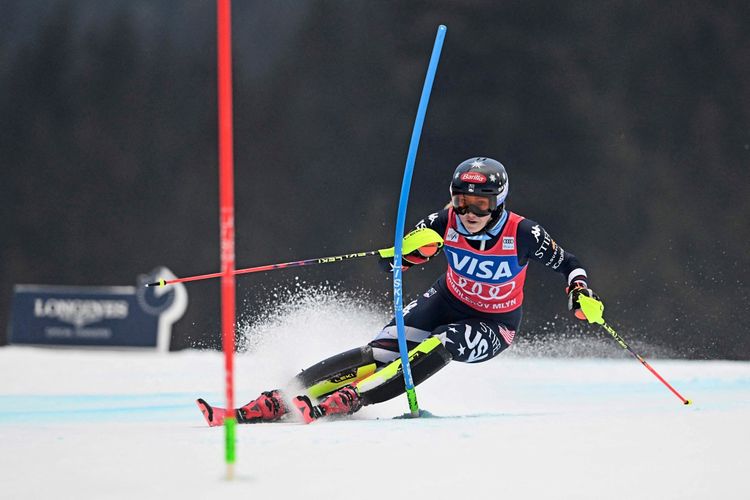 Shiffrin fixiert mit Sieg in Tschechien die Slalom-Kugel - Skisport ...