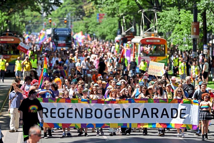 Vienna Pride 2026: Regenbogenparade am 13. Juni in Wien - International ...