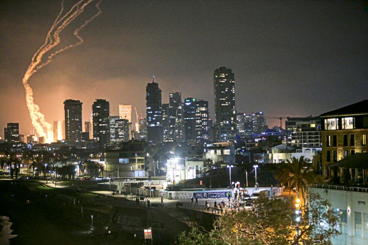 Iran und Israel setzen ihre Luftangriffe gegeneinander fort - Iran ...