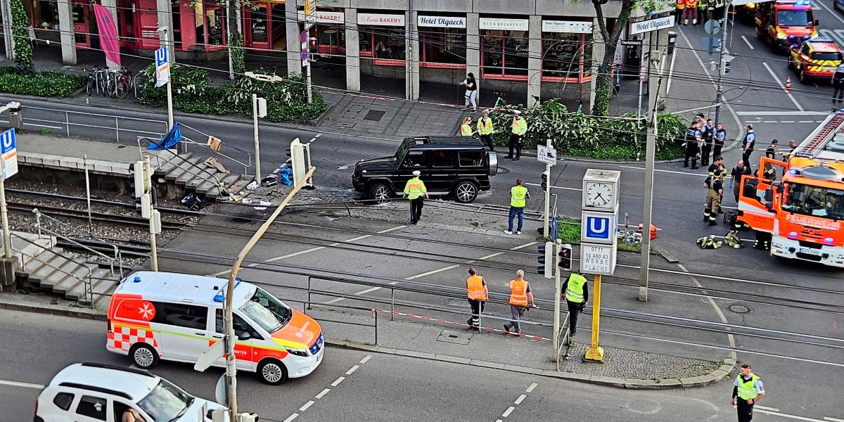 Auto fuhr in Stuttgart in Menschengruppe, Polizei geht von Unfall aus - Panorama - derStandard ...