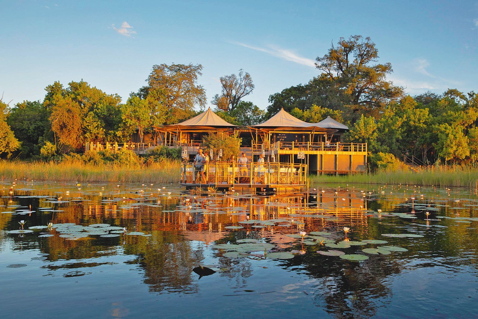 Zwischen Dreckskerlen und Hippo-Highways: Unterwegs im Okavango-Delta ...