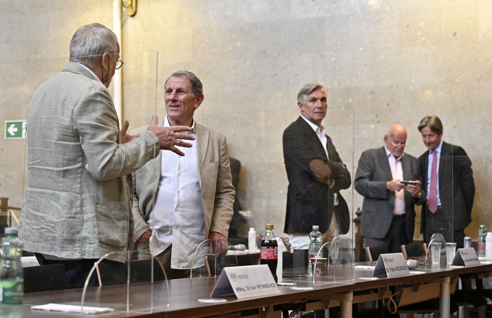 Grasser-Prozess: Freispruch in Telekom-Causa und Schlagabtausch ...