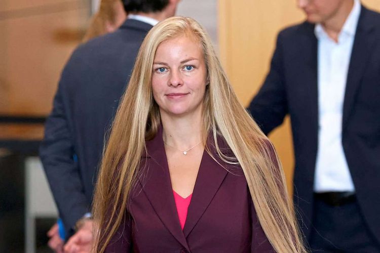 AfD beugt sich Gericht, Thüringer Landtag wählt CDU-Mann zum ...